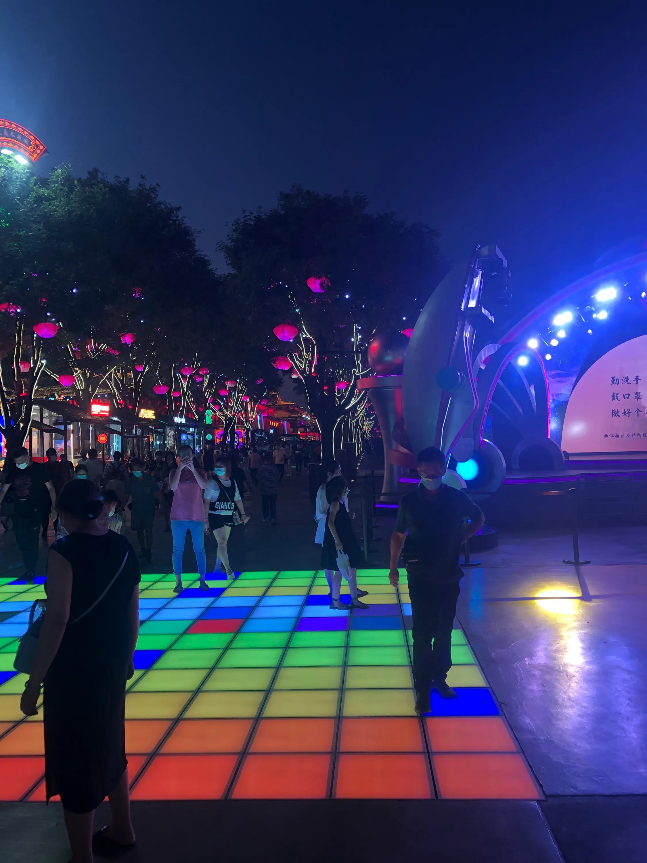 Brilliant Chinese Night in Xi'an - iNEWS