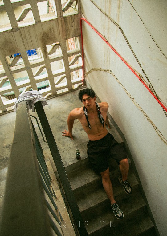 Brother Sunshine Zeng Haoran: Have a nice day alone - iNEWS