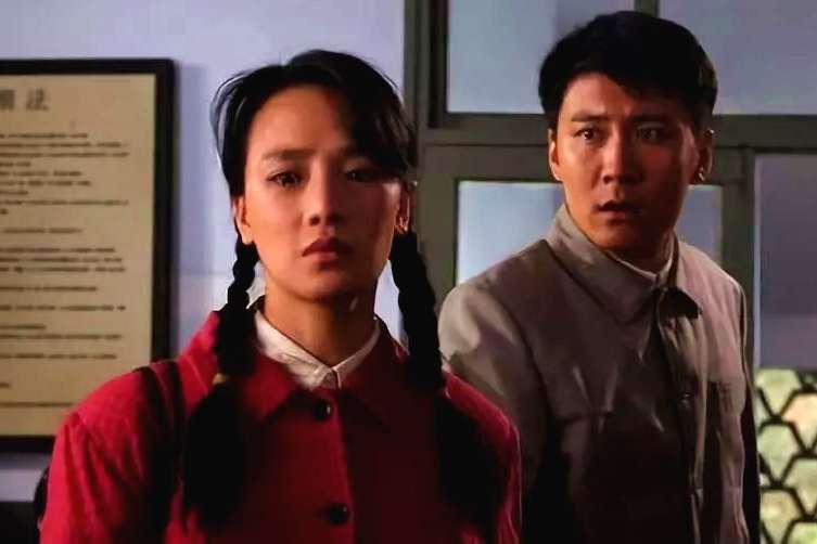 How to talk about the love of the spy?Introverted and restrained ...