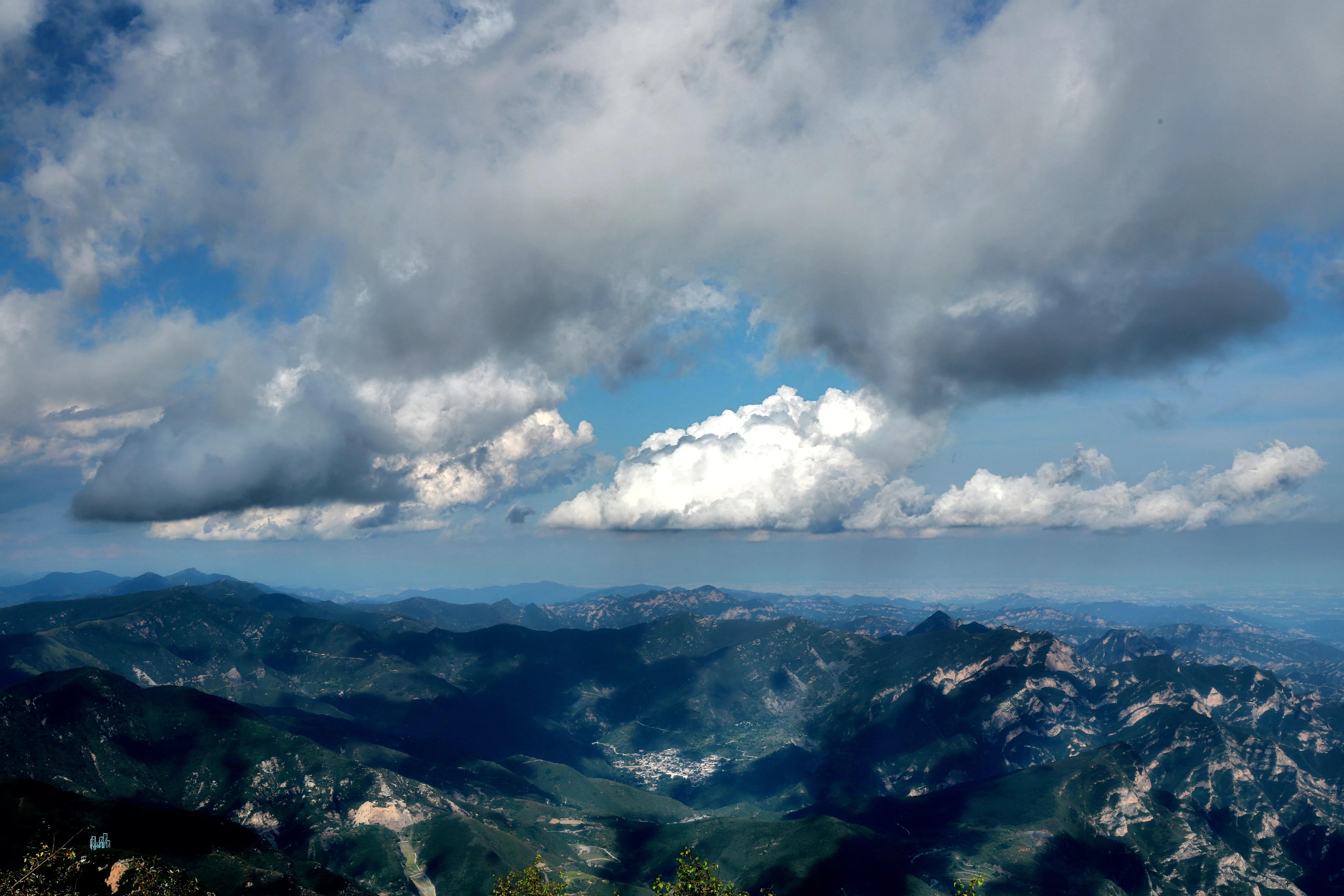 Fangshan Baihua Mountain, a scenic spot where you can drive to the main ...