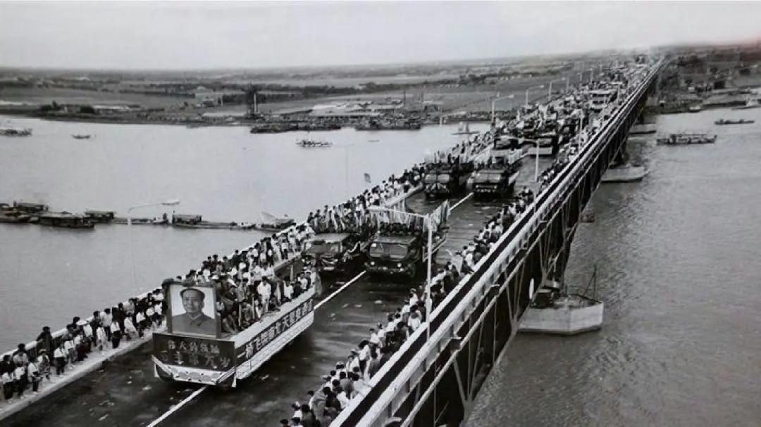 Bridge over the Huangpu River - iNEWS