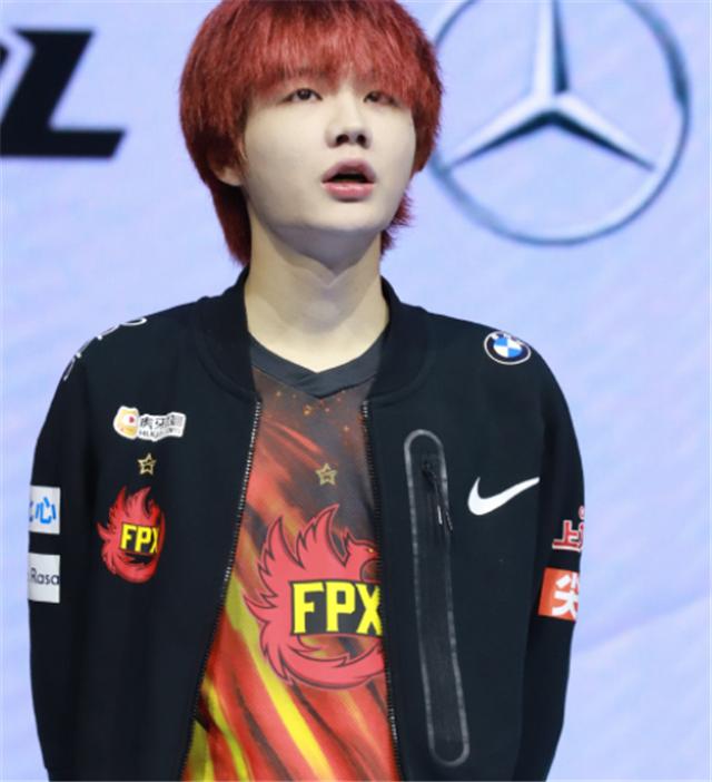 Doinb Tucao lqs fans are too "meal circle"?The player changed his hair color 4 times a month ...