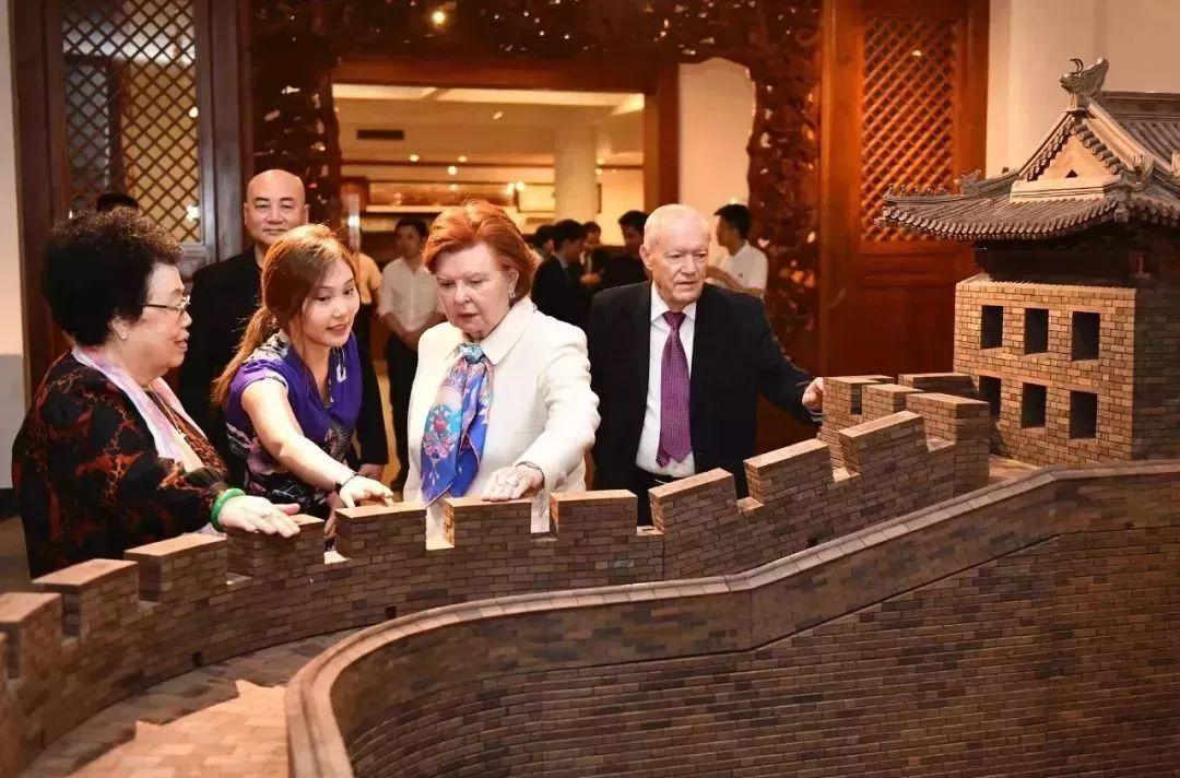 Chi Chongrui, who is touted as the richest man in the entertainment ...