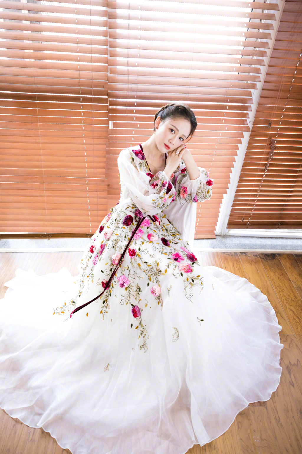 Entertainment reviews: Wang Yuan, Gong Jun, Wu Xuanyi, Chen Qiaoen ...