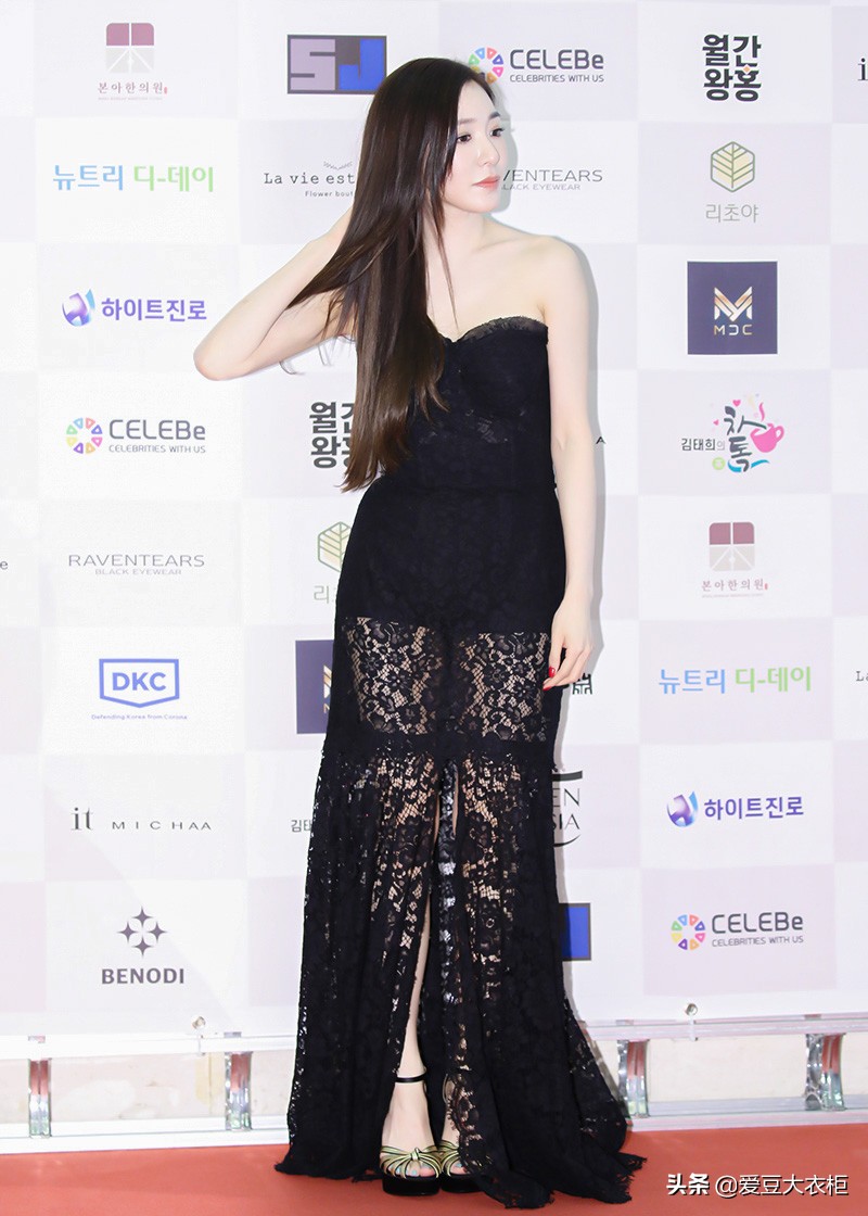Tiffany, Hong Sooah, Jeon Hyo-sung and others attended the red carpet ...