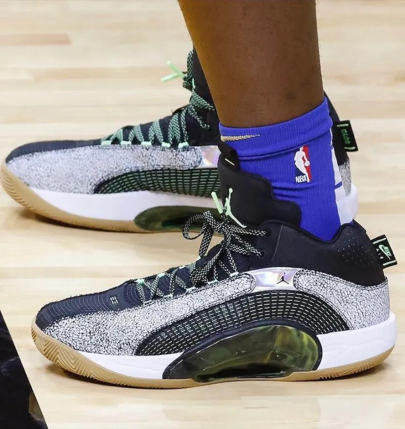 Shoe News 12.26-Fat Tiger AJ35 scored 32 points and 14 pulls Curry 8 - iNEWS