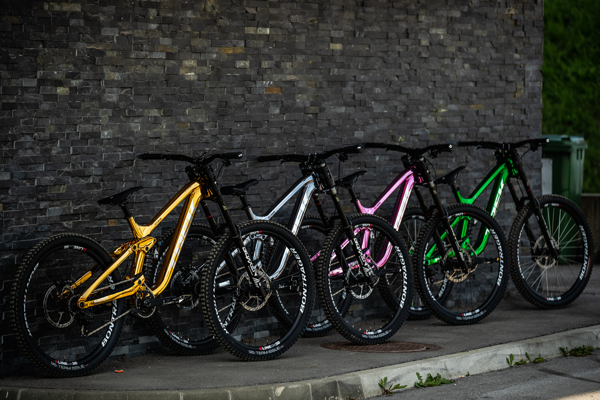 Trek paint master electroplated Session downhill car unveiled at the DH ...