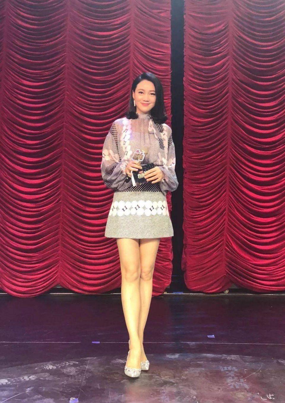 Zhou Qun, "One Sister" of Anhui Satellite TV, two people on stage and ...