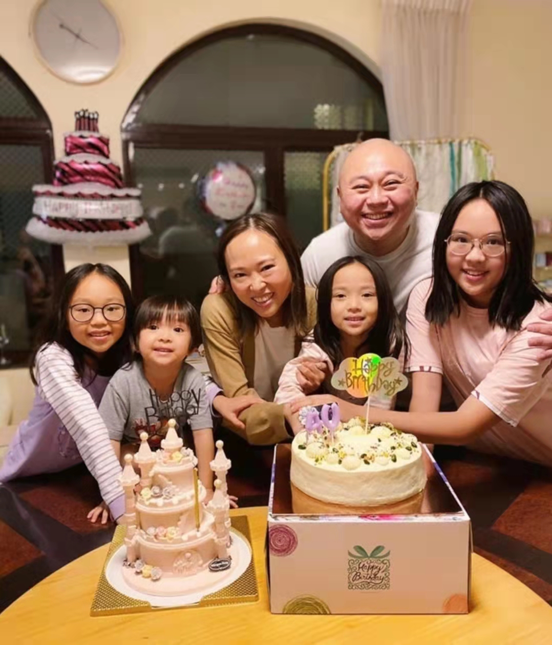 Child abuse?TVB well-known host Lin Shengbin caught his son upside down ...