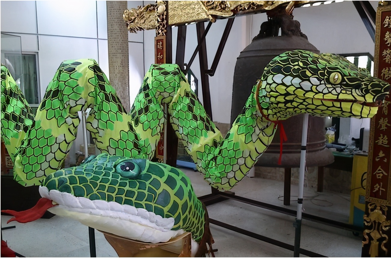 The only "Snake Temple" in the world, the green snake is flooding ...