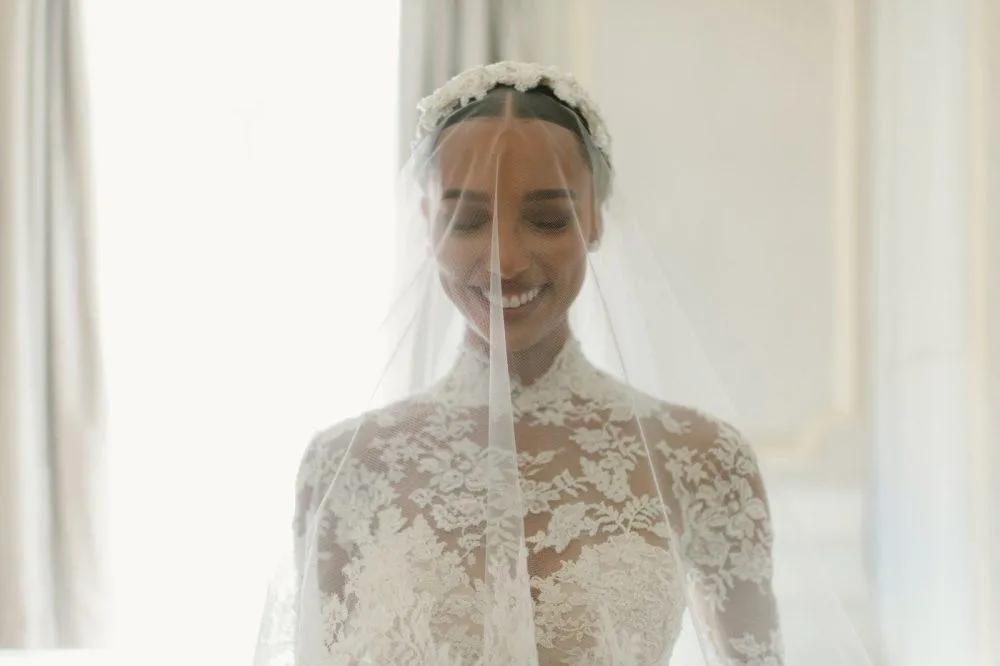 Congratulations!Another supermodel married into a wealthy family!Fairy ...