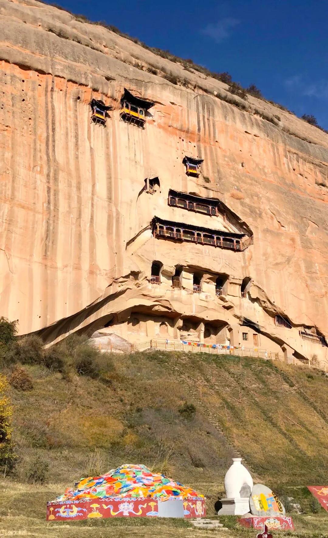 The Matisi Grottoes built on the cliffs, the only plank road in China ...