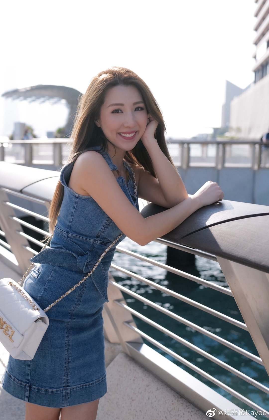 "TVB theme song queen" Tan Jiayi is correct in singing and filming, the ...