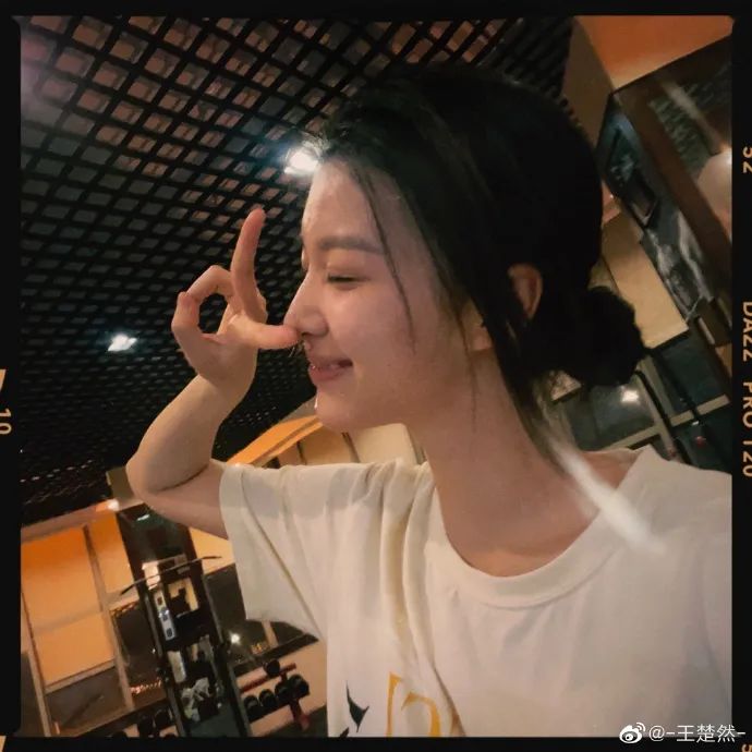 Wang Churan's variety of looks is amazing!Snow-skinned delicate waist ...