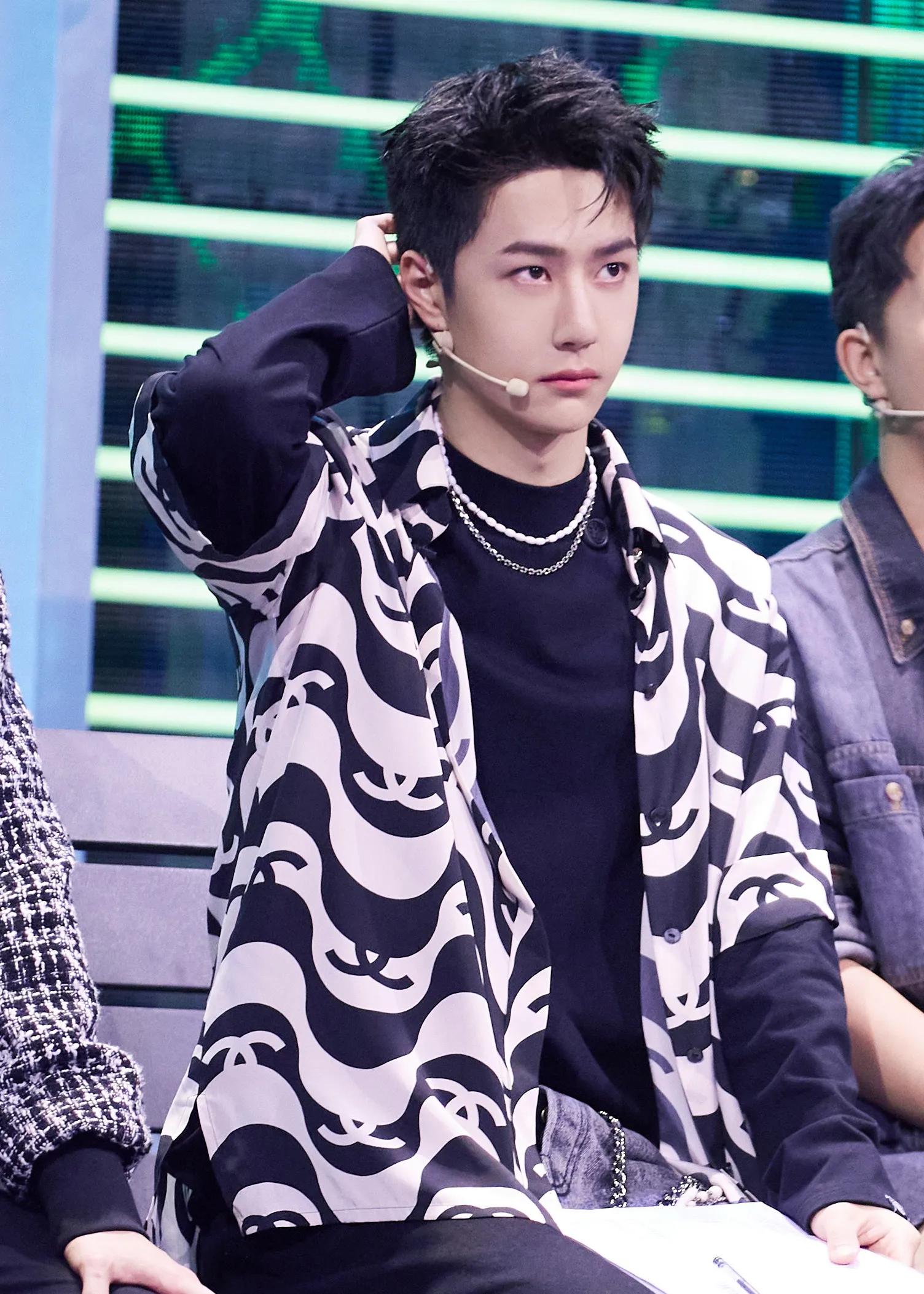 Wang Yibo, this is hip-hop, being moved by the team members and crying ...