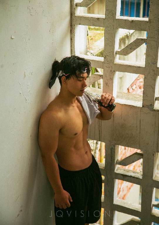 Brother Sunshine Zeng Haoran: Have a nice day alone - iNEWS