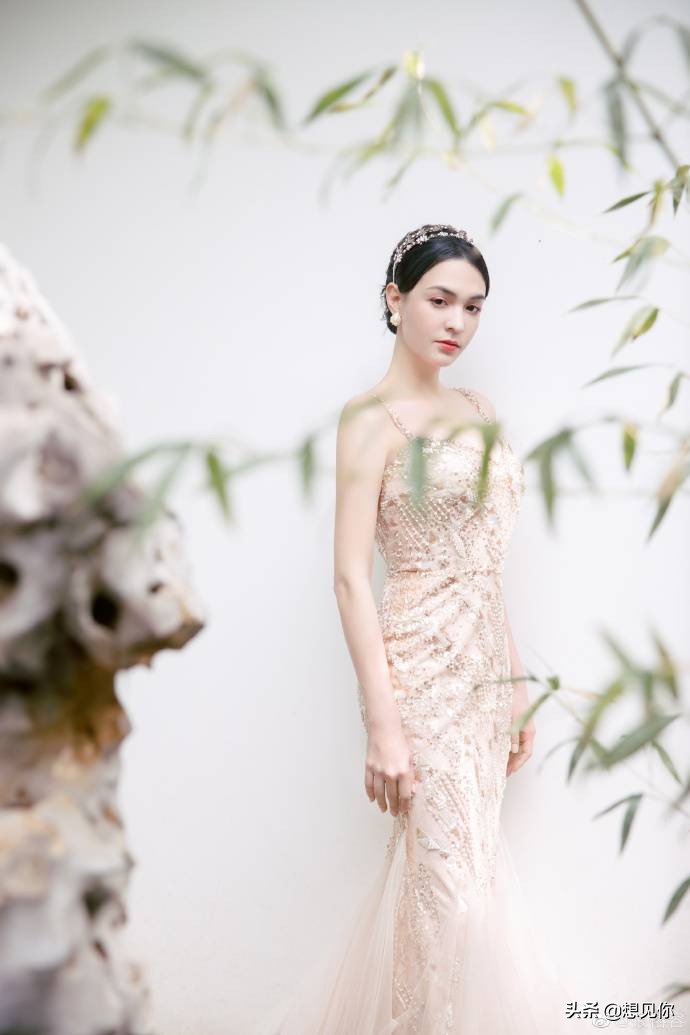 Casual and unique "Hermione"-Zhang Rongrong - iNEWS