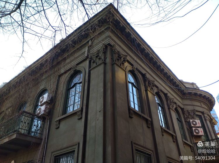 A rare old western-style building in Harbin with two colors and two ...
