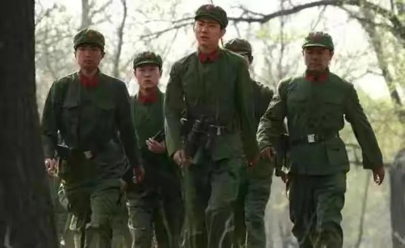 Air combat hero Zhang Jihui was provoked by gangsters at the hotel. The ...