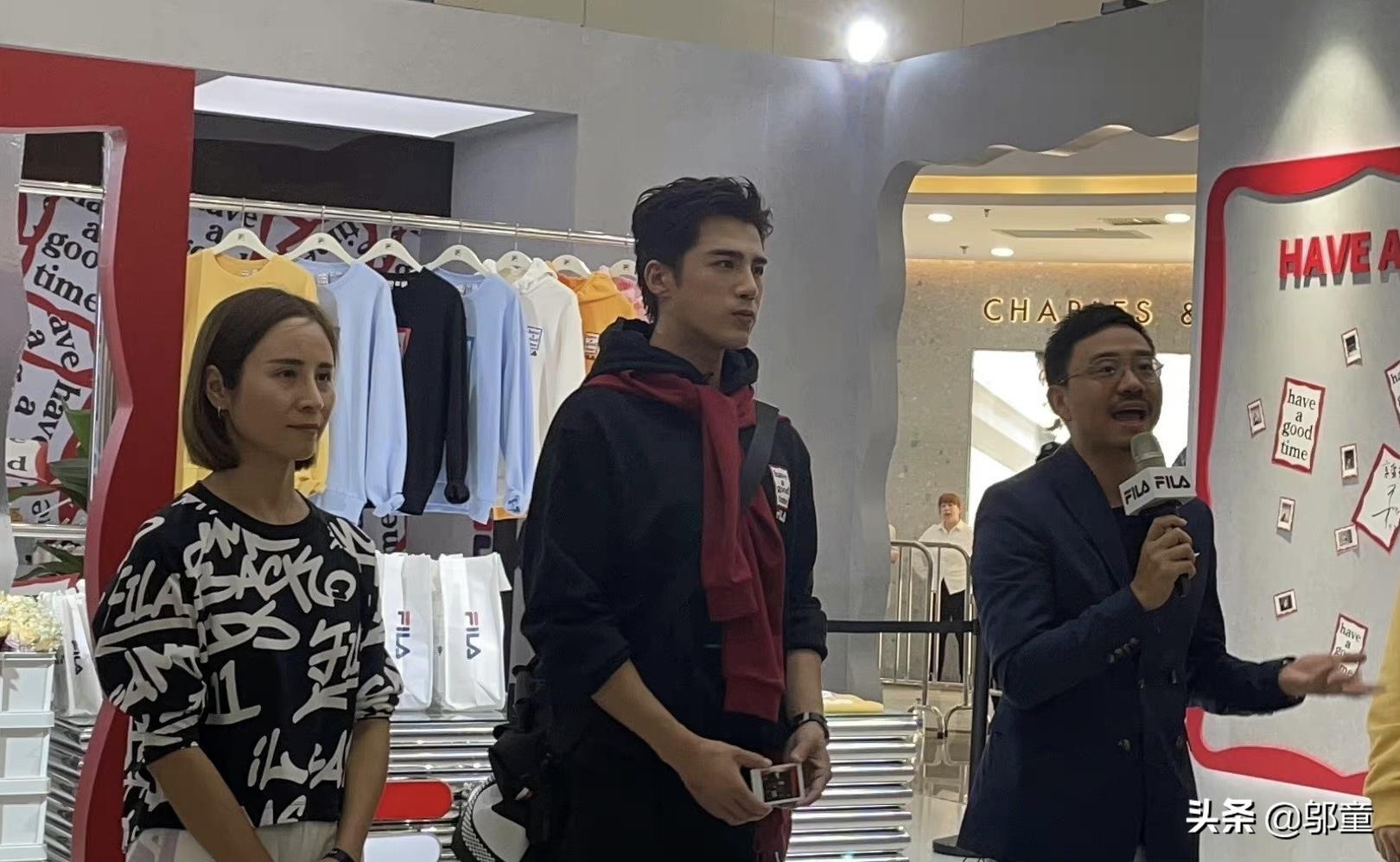 Jiang Chao took part in the event and did not forget to have a ...