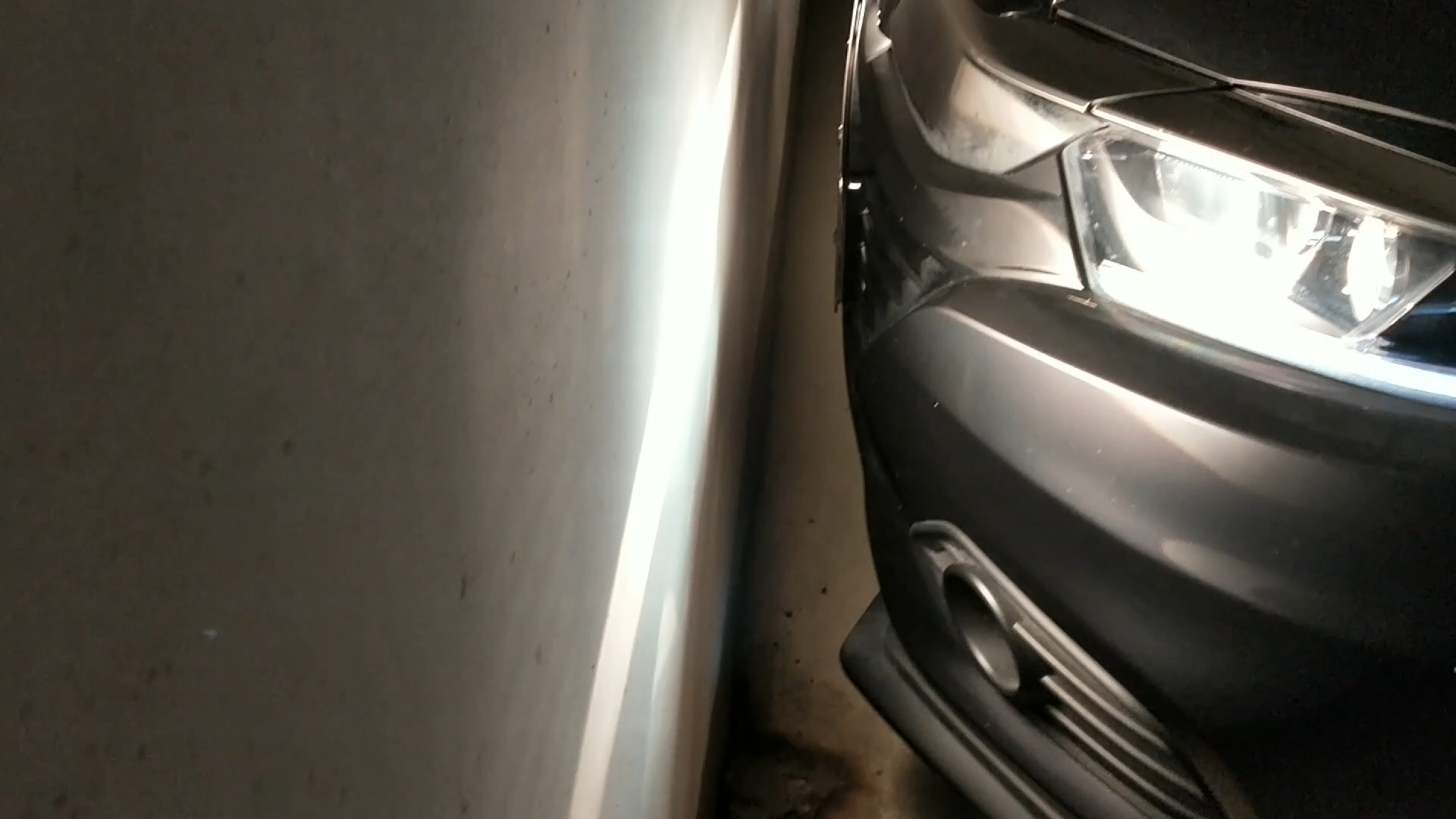 Three methods of judging the distance between the front of the car and ...