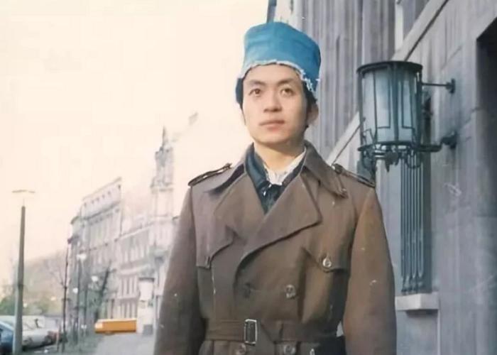 The romantic poet Gu Cheng, the three cohabited together and killed his ...