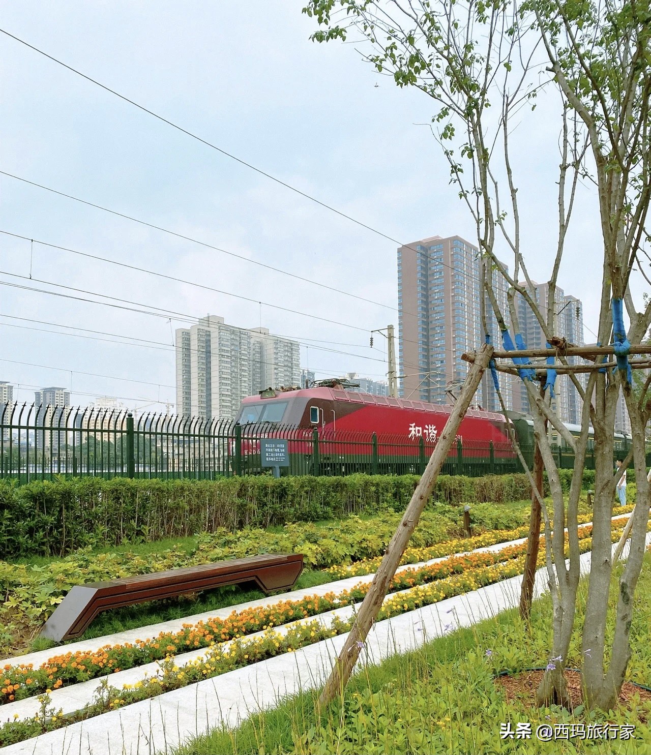 A park where you can take your kids to see the green train!Xi'an ...