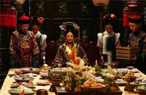 The "Hongmen Banquet" hosted by Li Hongzhang, eight generals happily ...