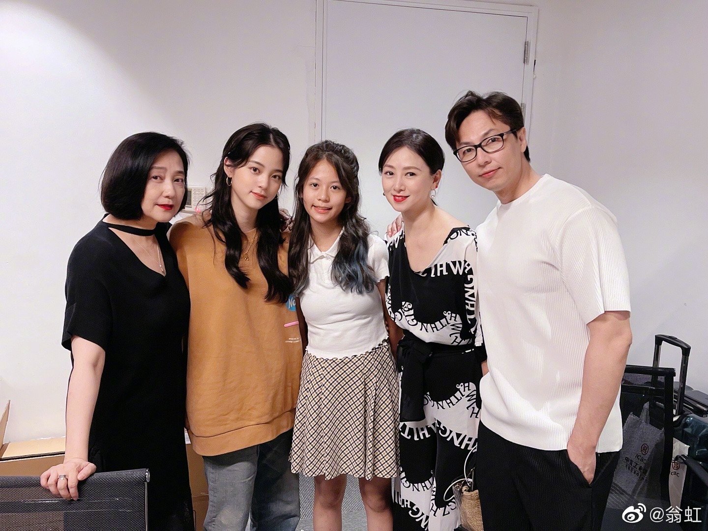 The three of Weng Hong's family made their first appearance in a gang ...