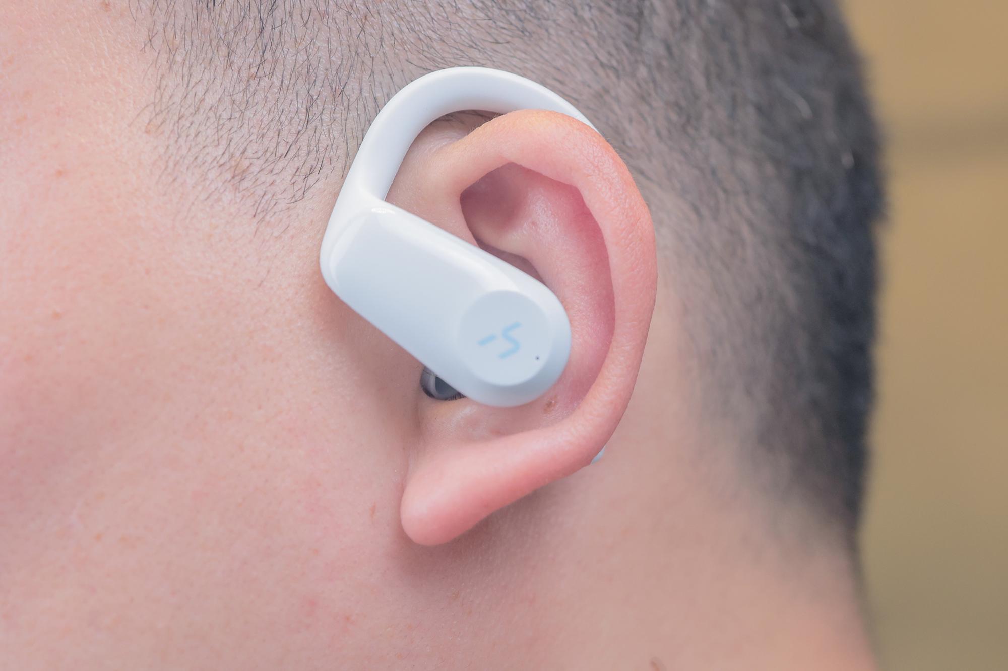 A true wireless bluetooth headset specially designed for sports, HAKII ...