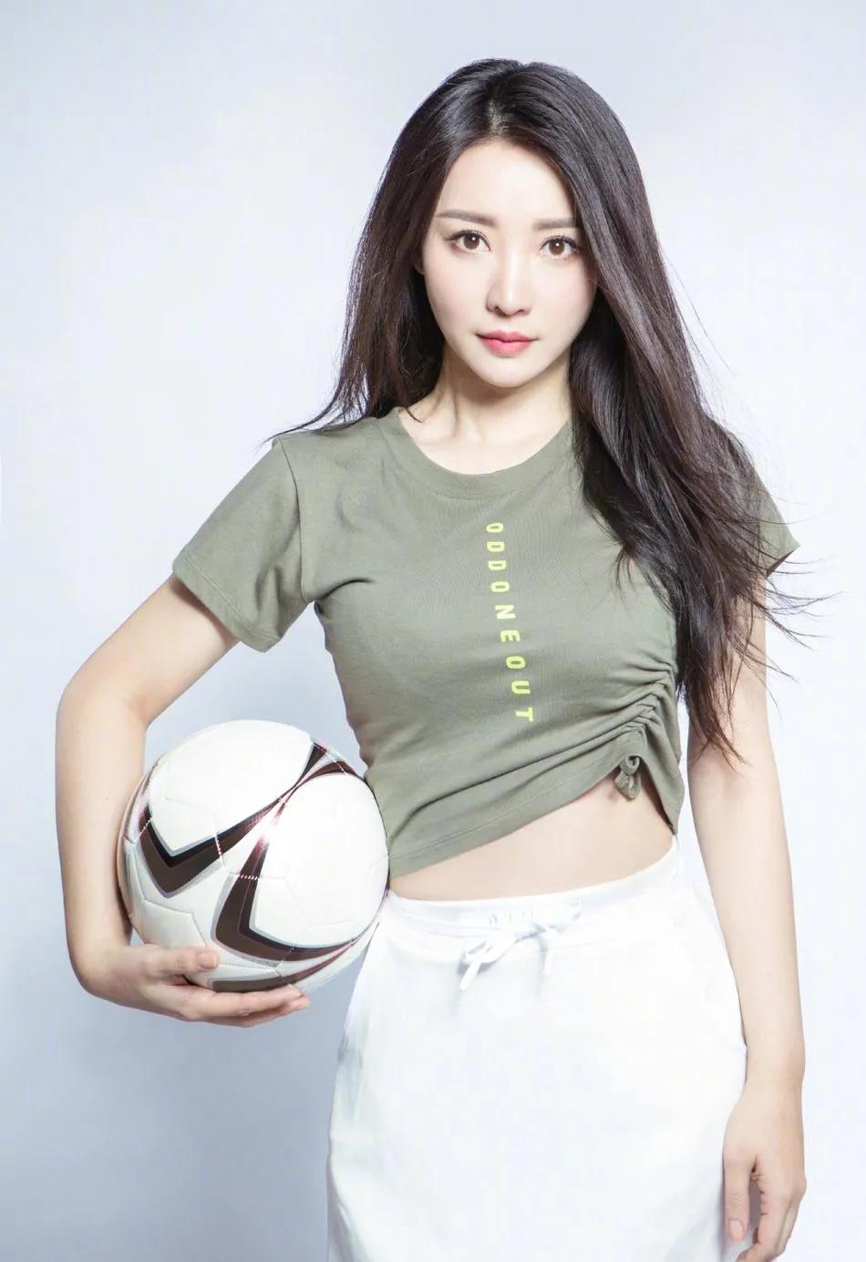 House Goddess-Liu Yan - iNEWS