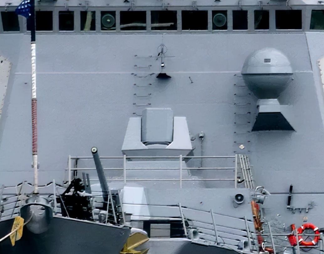 The U.S. real laser warship arrives around China - iNEWS