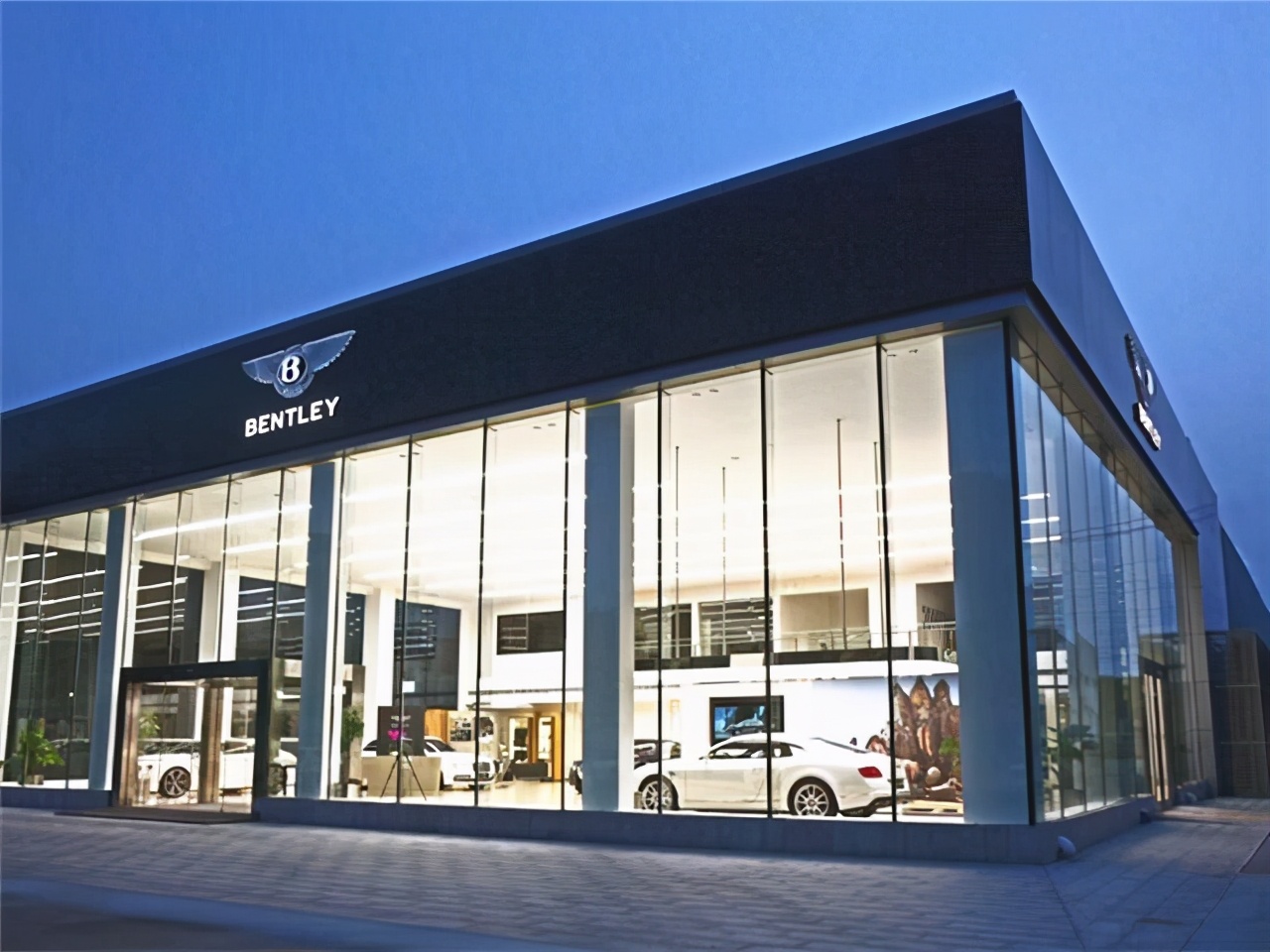 When I bought the car, I had lunch at the Bentley 4S store, and then ...