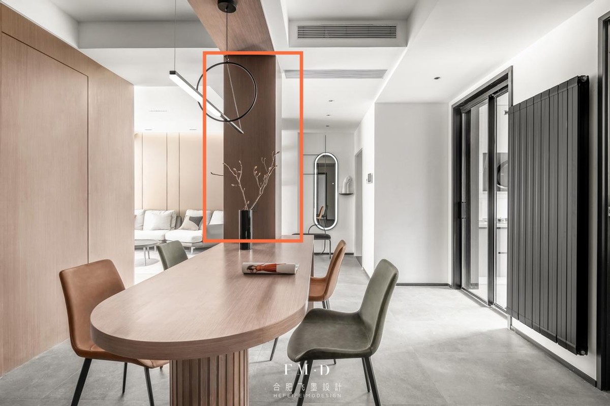 Bare load-bearing columns can decorate the space with a little design ...