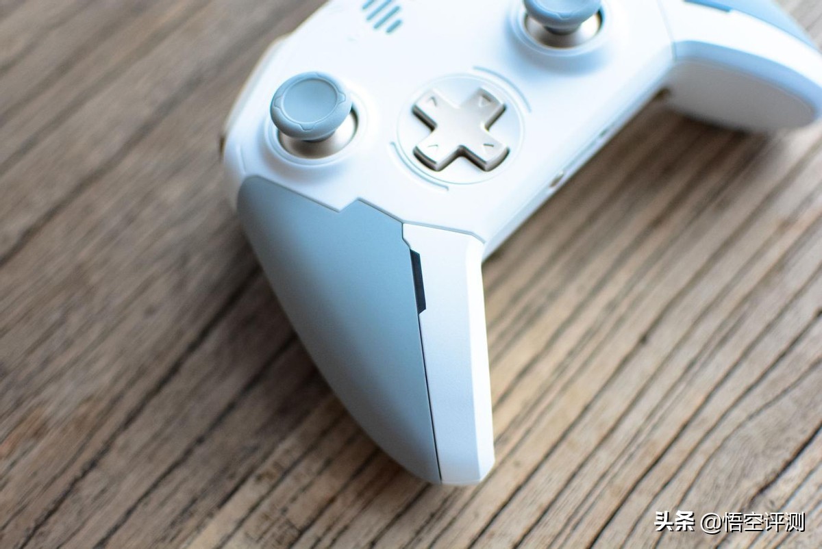 Beautiful can be used as a work of art: Beitong Zeus gamepad platinum ...