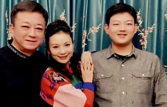 Zhu Jun and his wife Tan Mei are in a very good relationship, and the ...