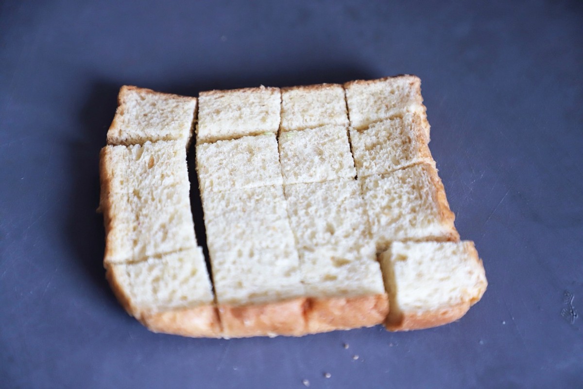 Toast salad made of various fruits, nutritious and delicious, delicious ...