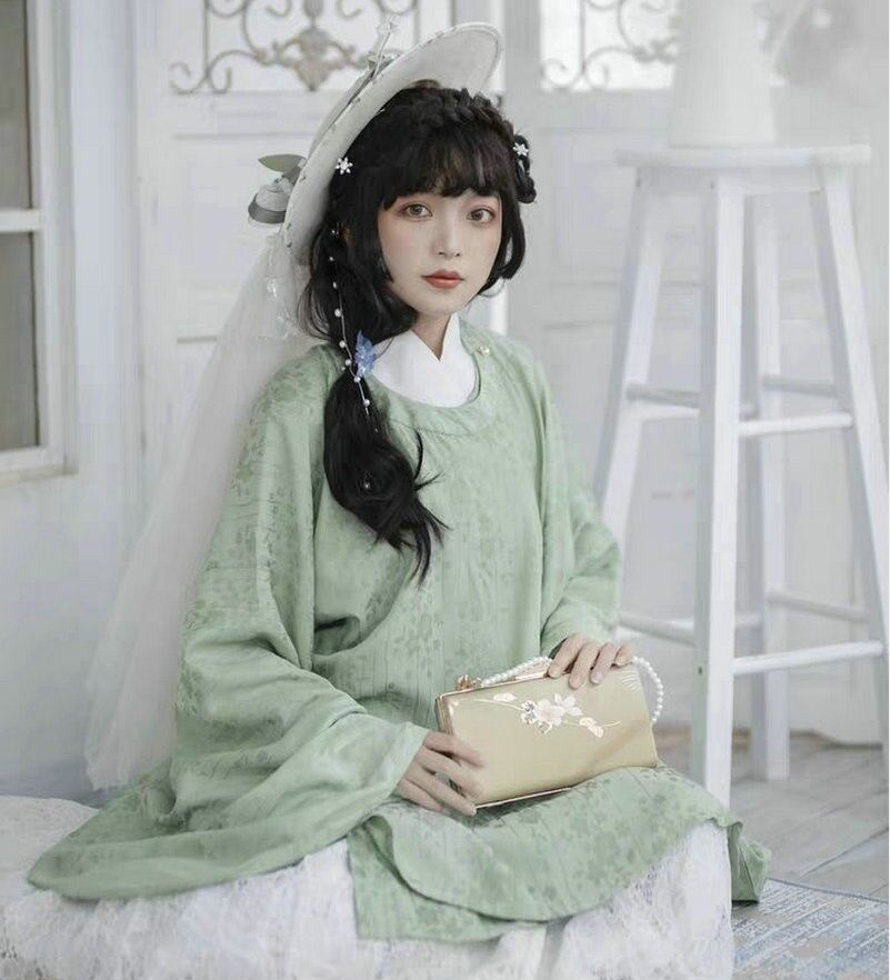 The "combination of Chinese and Western" in the Hanfu, when the western ...