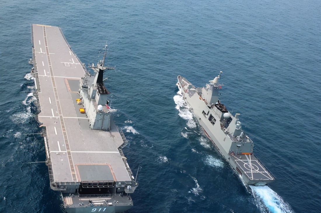 The world's smallest aircraft carrier - iNEWS
