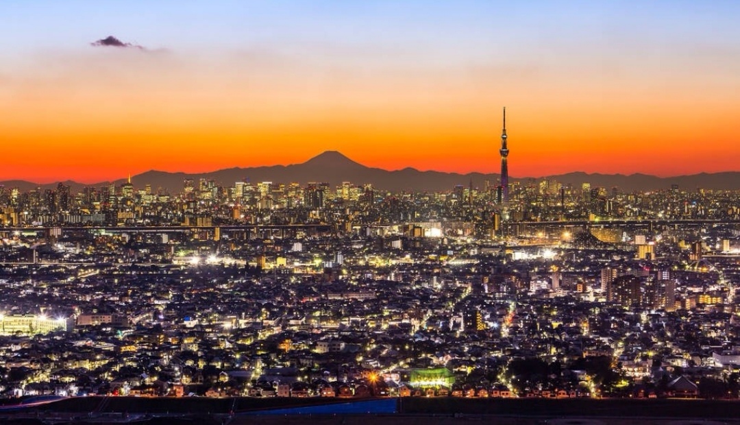 The largest city in Asia with few tall buildings, there are densely ...