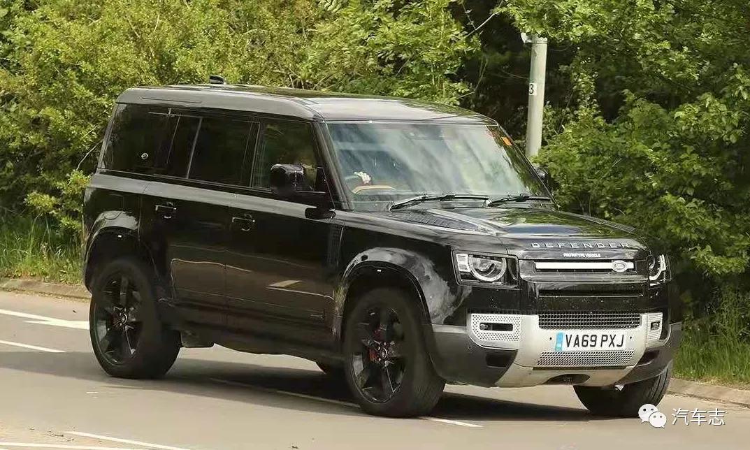 The Land Rover Defender SVR is equipped with a BMW 4.4T engine, the ...