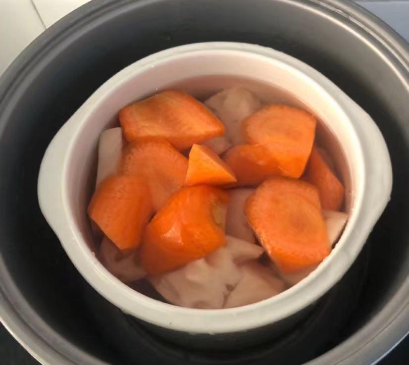 What is the difference between "fan bone" and "tube bone"?It is ...