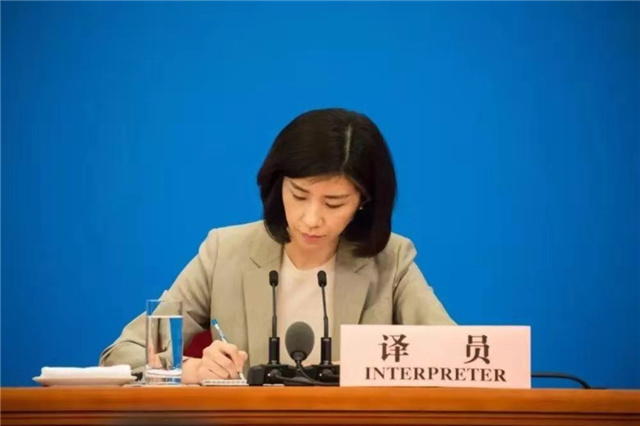 Chinese translation goddess Zhang Lu: 43-year-old is still a beautiful ...