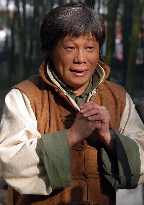 Liang Xiaolong: The filming offends his wife who was thrown into a bath ...