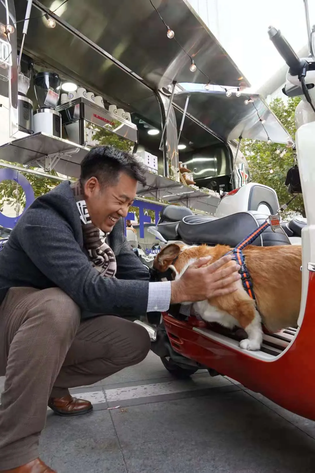 Uncle and Jiang Ge's retro romance, young people don't understand - iNEWS