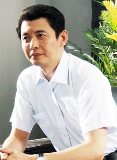 He lived with Dong Qing for six years and lost to a tens of billions of ...