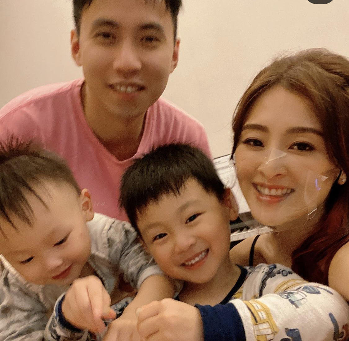 "A Big Event" Zhang Mingya plays the role of a mistress, happy outside ...