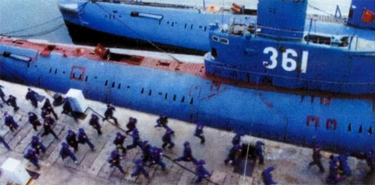 The 361 submarine incident: The fishermen opened the hatch to see that ...