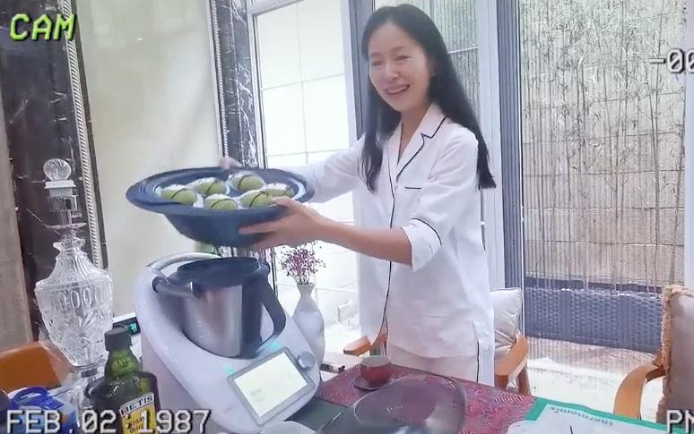 Actor Jiang Yan has recently been exposed, and her face has changed ...