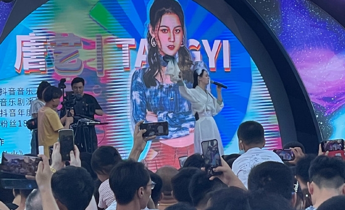 How did Tang Yi become popular?Why is it so hot? - iNEWS